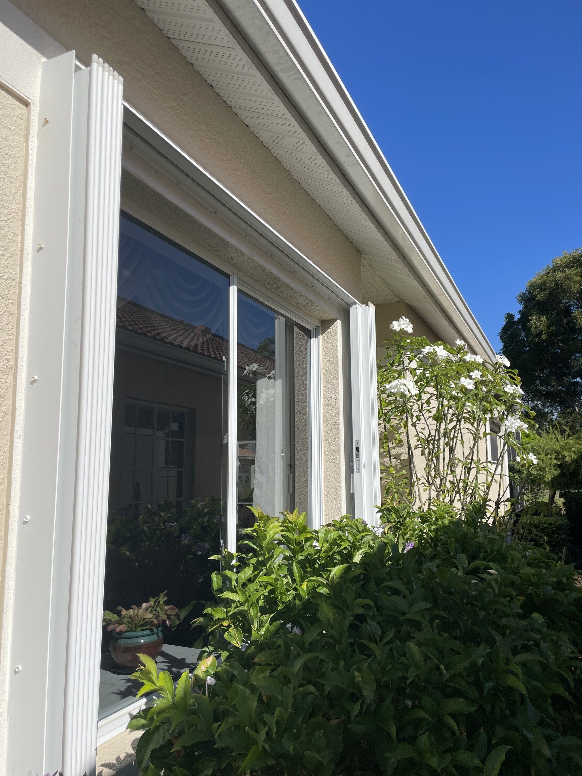 Do Clean Windows Help With Curb Appeal in Grey Oaks Country Club?